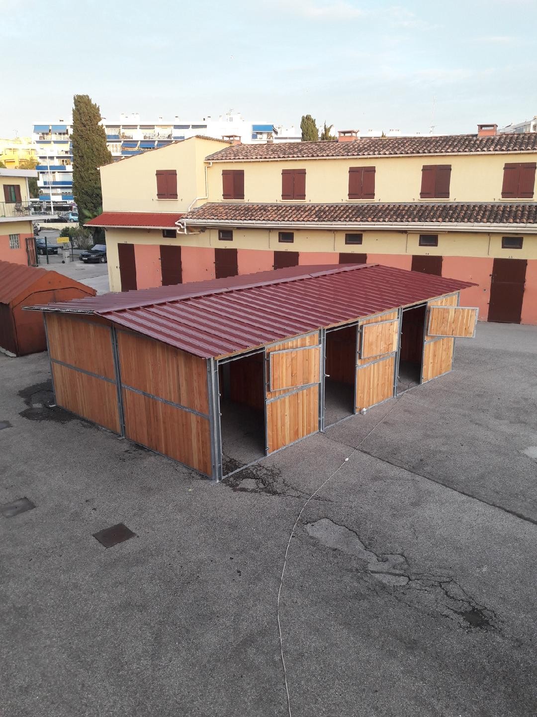 Box démontable en boix ossature métallique