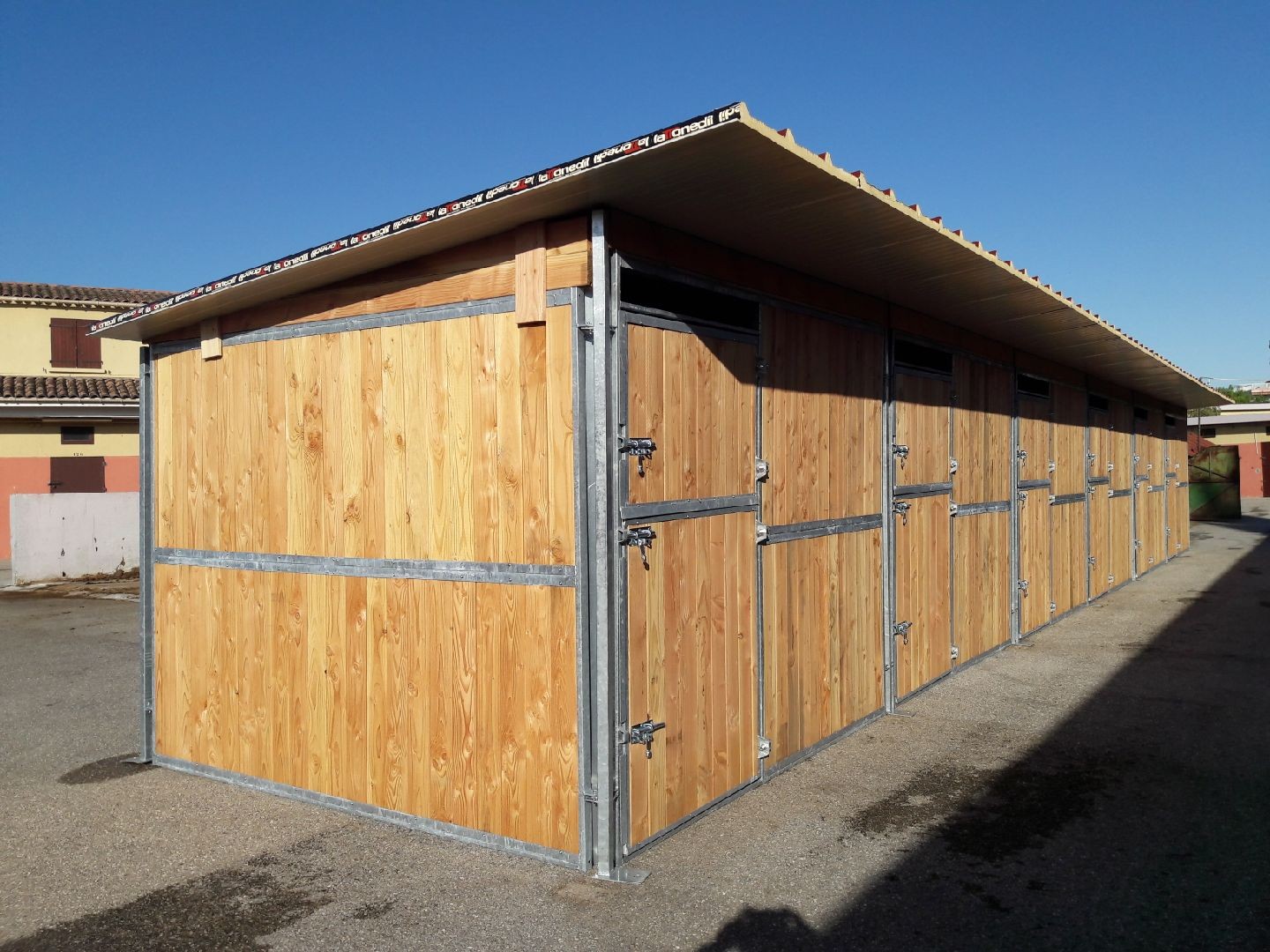 Box démontable en boix ossature métallique